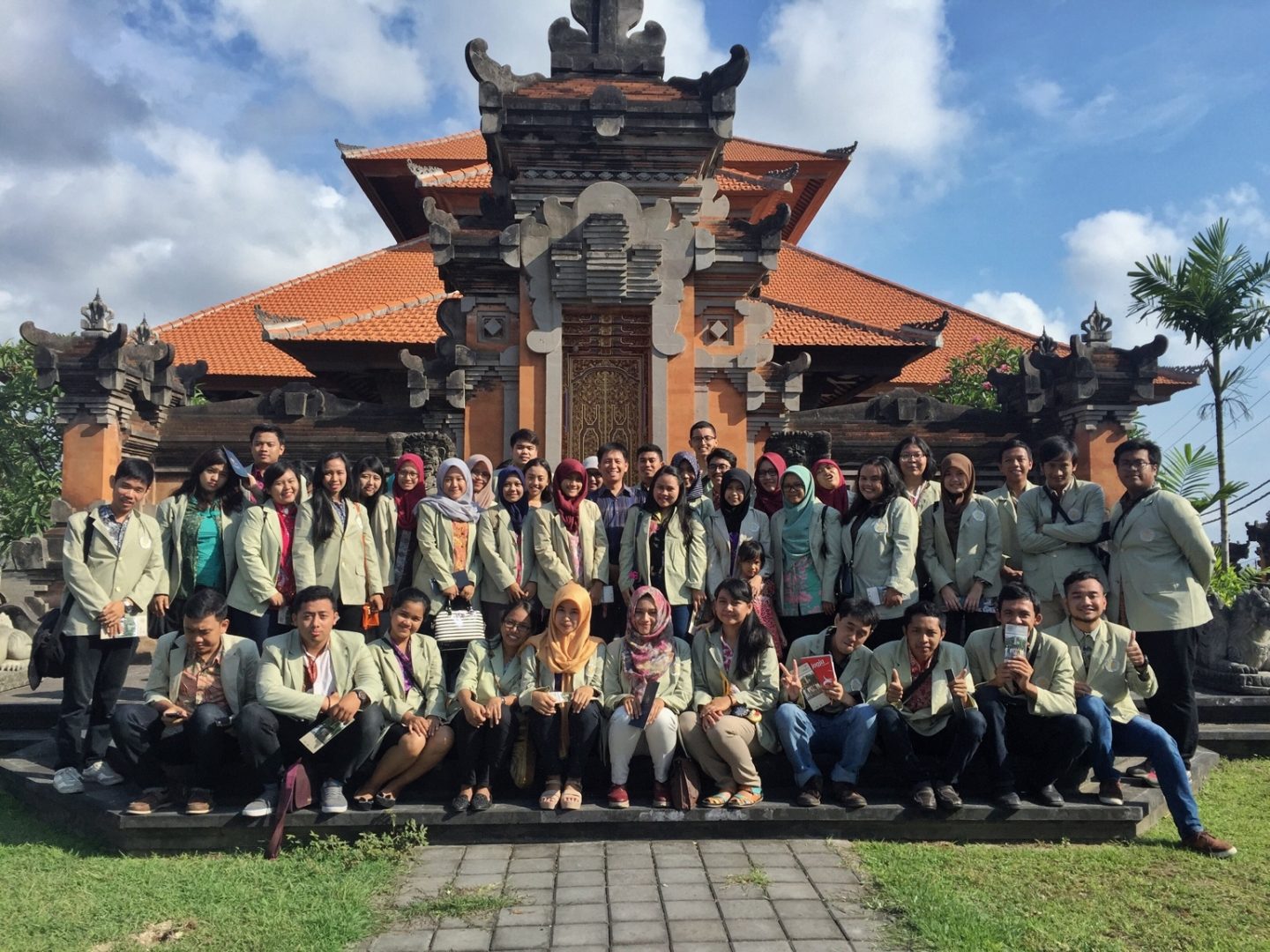 Kuliah Lapangan Angkatan 2013 ke Bali – Program Studi Pariwisata