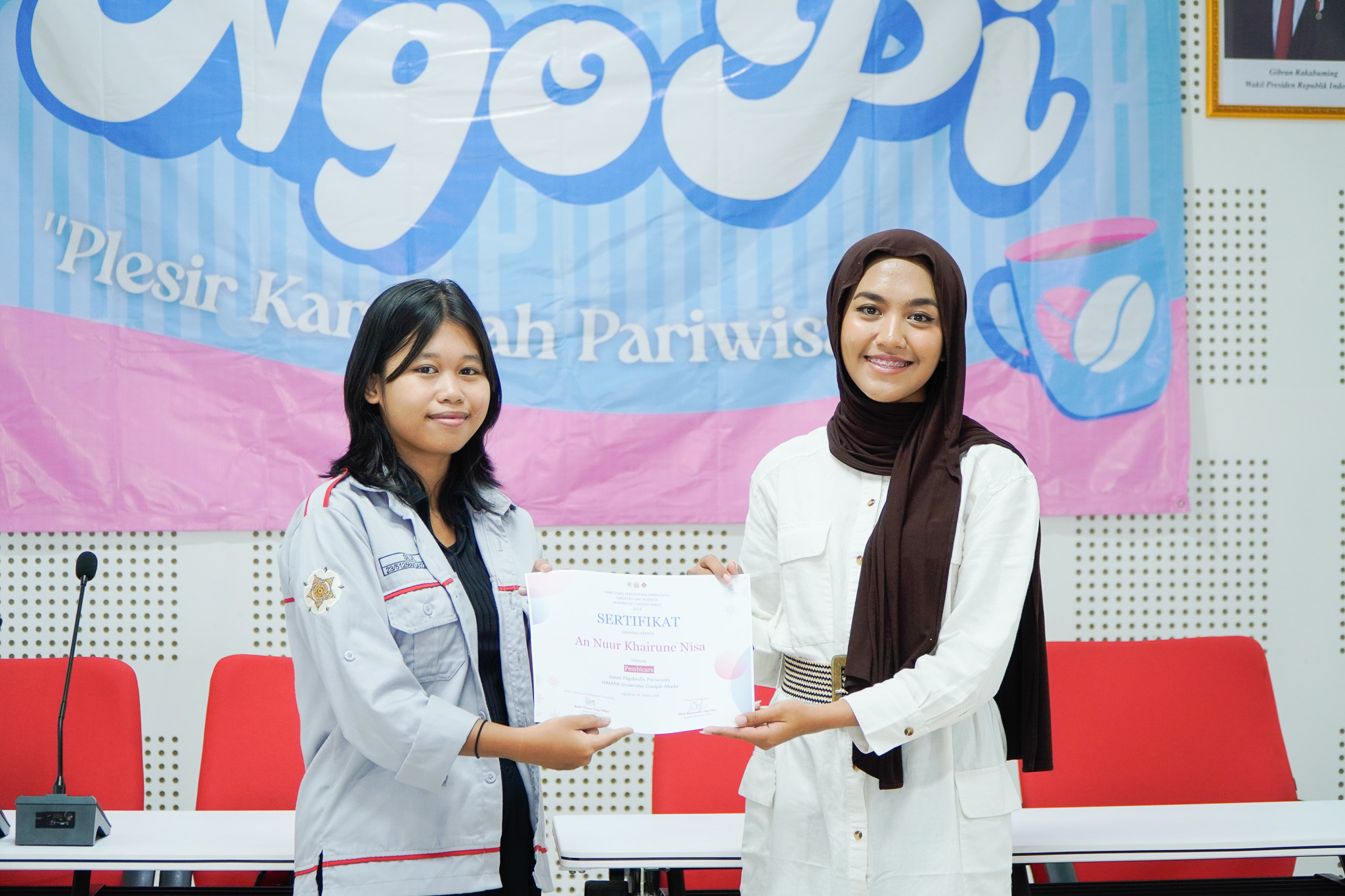 Kenalkan Prodi Pariwisata dengan Cara Kekinian, HIMAPA UGM Gelar NgoPi ...